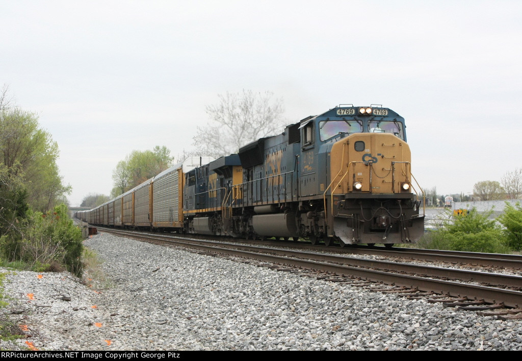 CSX 4769 and train Q216